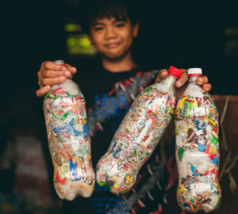 Apa itu ecobrick? manfaat cara membuat dan contoh kreasi dari ecobrick ...